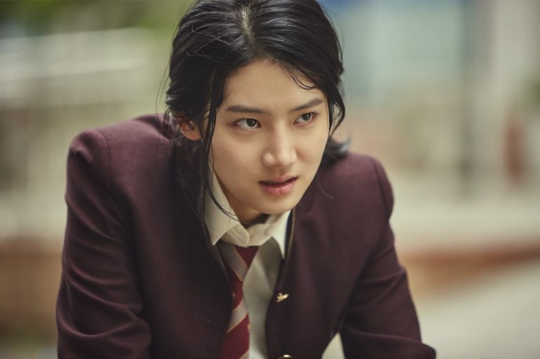 Review: Netflix's "Extracurricular" Is a Dark High School Drama ...
